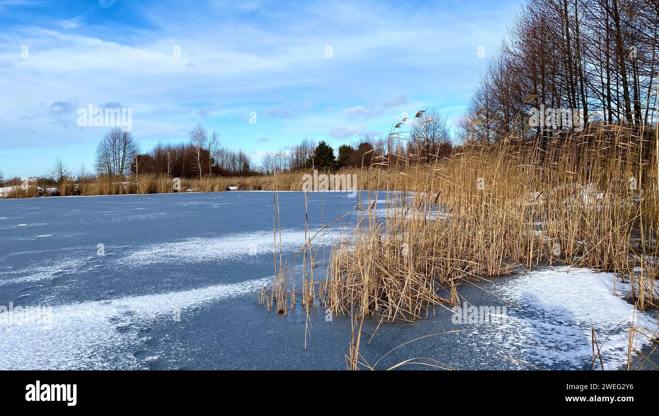 Frozen lake ice snow hi-res stock photography and images - Alamy
