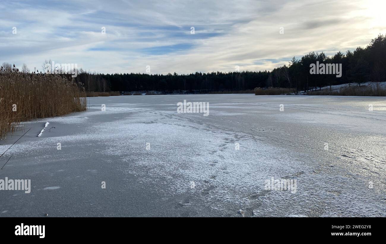 Frozen lake ice snow hi-res stock photography and images - Alamy