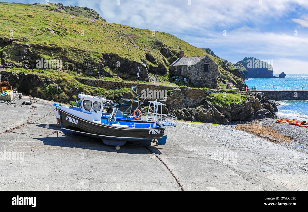 Mullion Cove Harbour, Lizard Peninsula, Cornwall, England, UK Stock ...