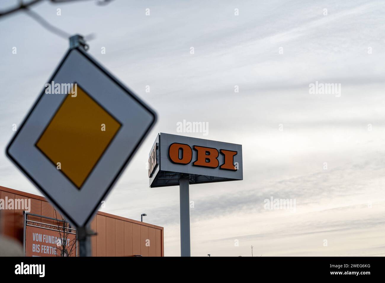 OBI Baumarkt: Logos und Schilder in Fokus 25.01.2024, Limburg ...