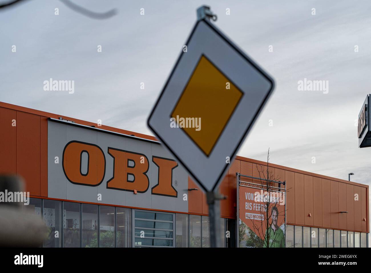 OBI Baumarkt: Logos und Schilder in Fokus 25.01.2024, Limburg ...