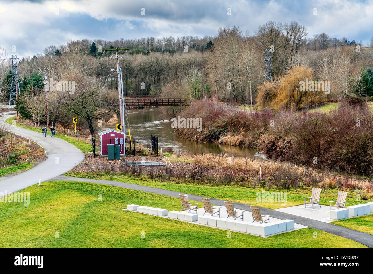 A view of the the Green River and the trail that follows it in Kent ...