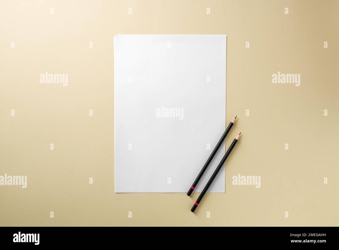 Empty paper with pencil hi-res stock photography and images - Alamy