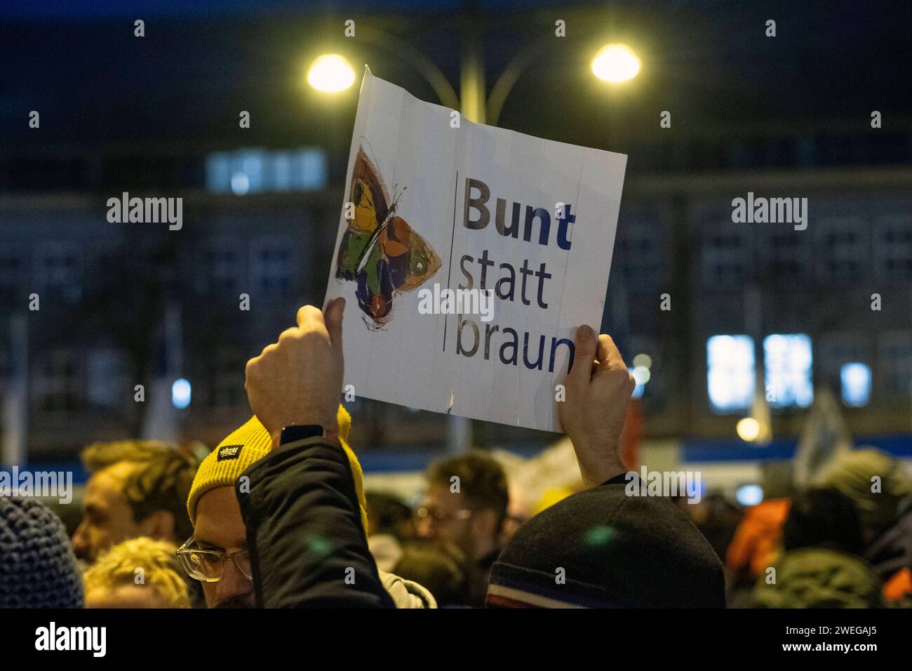 Unter dem Motto Nie wieder ist jetzt - alle zusammen gegen den Faschismus kommen Donnerstagabend ...