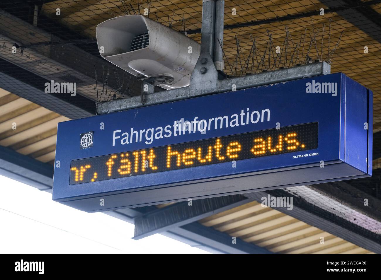 Düsseldorf 25.01.2024 Fahrgastinformation Bahnsteig fällt aus ...