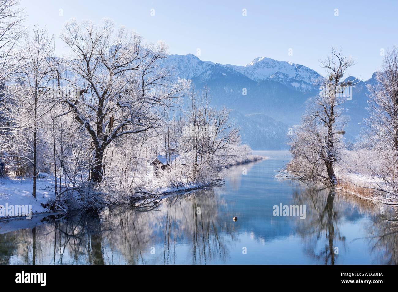 outflow of river Loisach from lake Kochelsee, snow, hoarfrost Stock ...