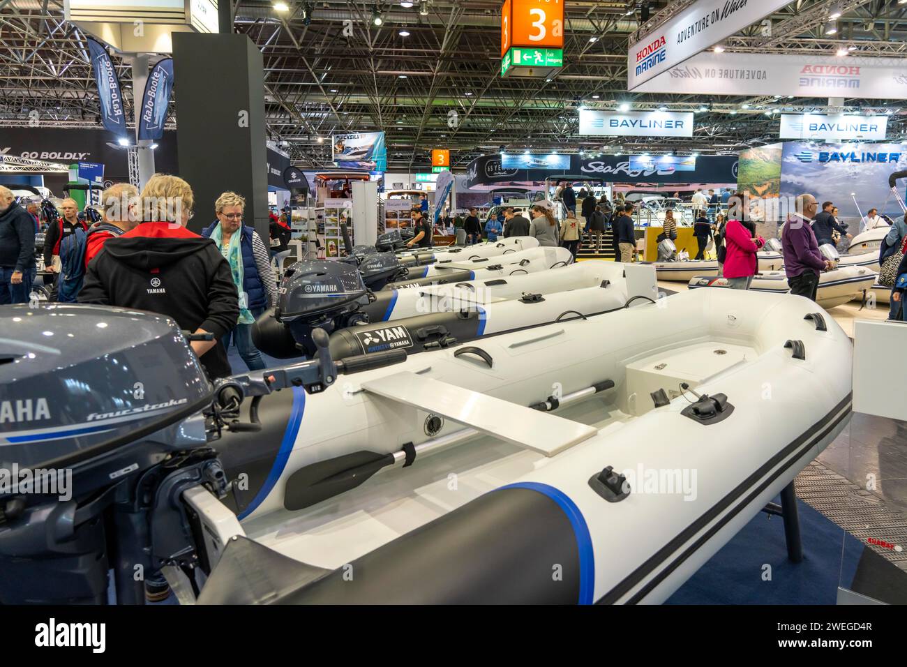 Small motorboats, inflatable boats, boat drives, outboard motors, at ...