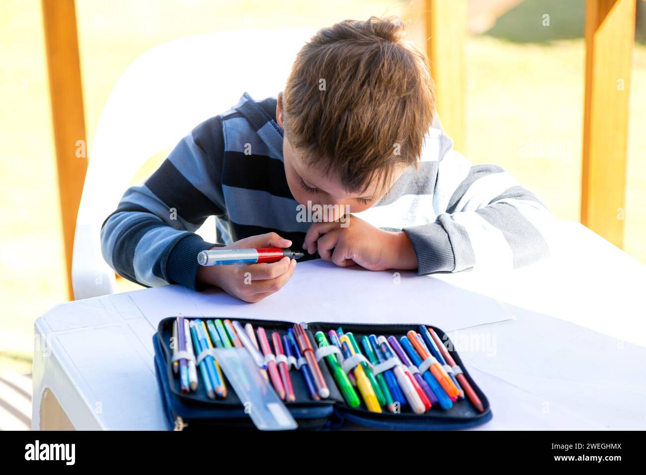 Draw sheet hi-res stock photography and images - Alamy