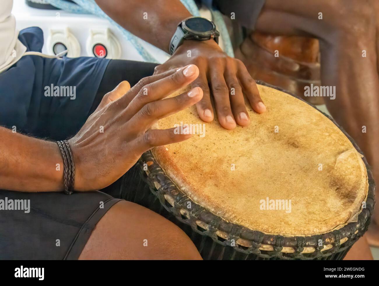 African drum hi-res stock photography and images - Alamy