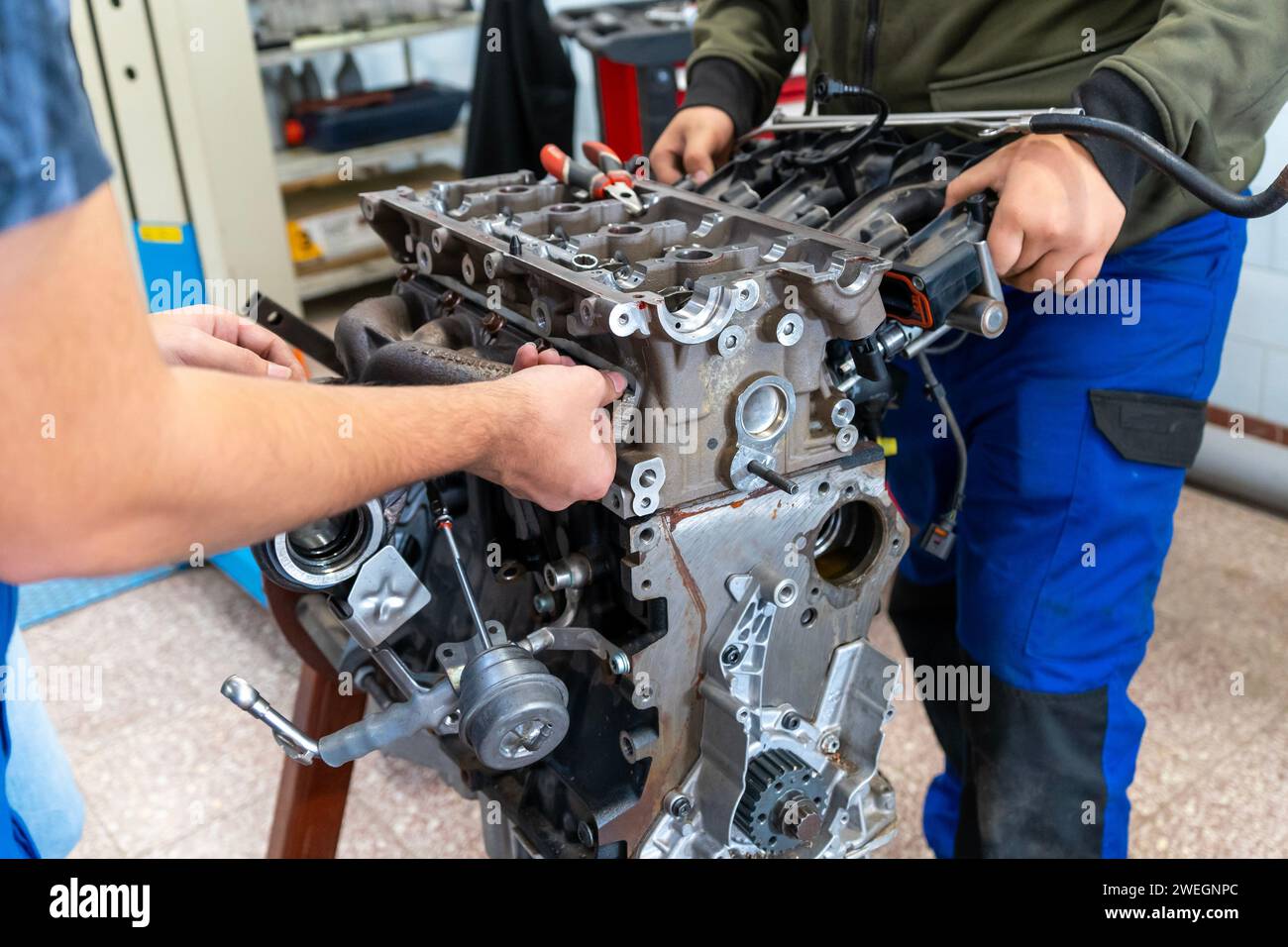 Man disassembling machine hi-res stock photography and images - Alamy