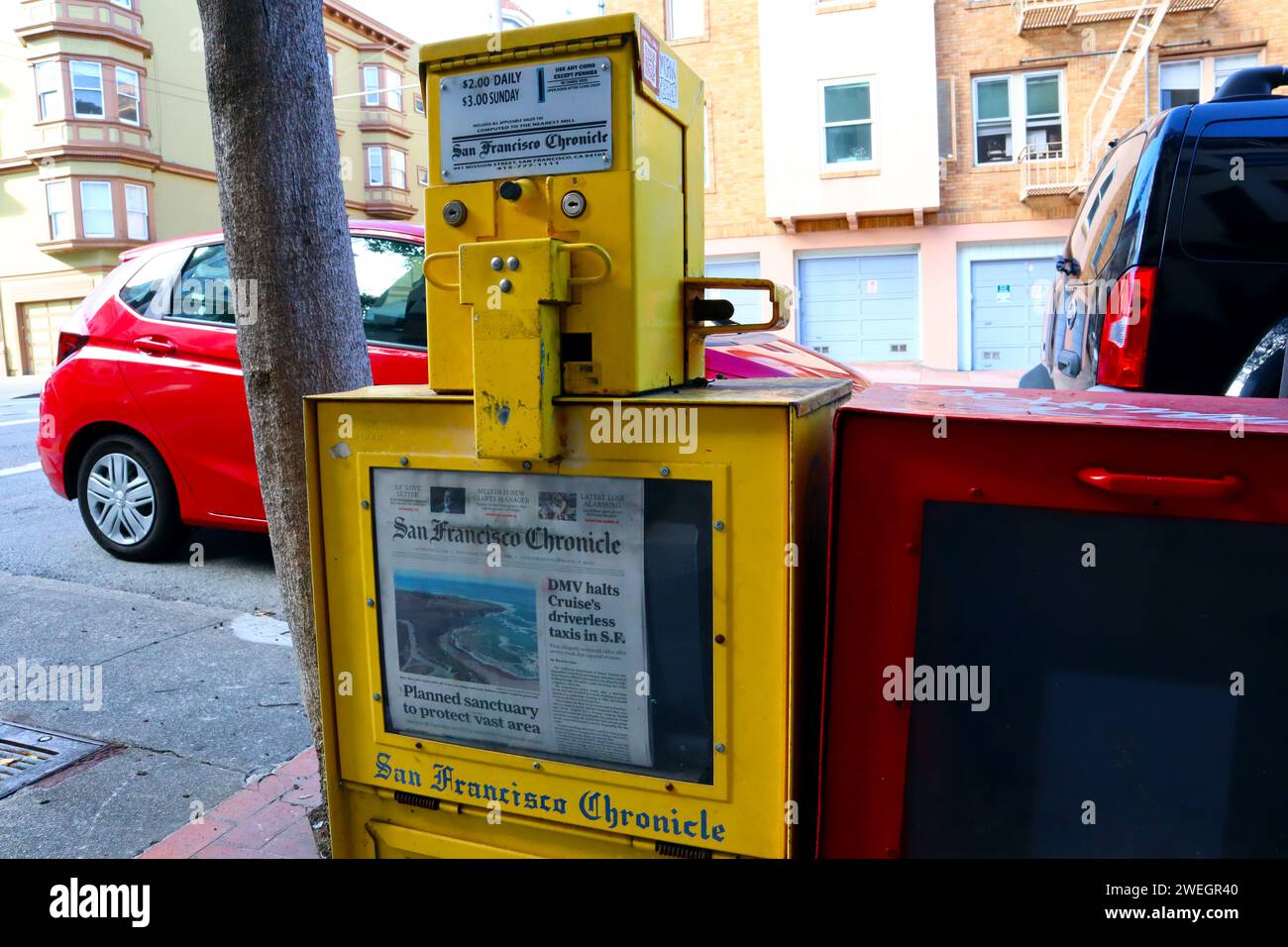 San Francisco, California: San Francisco Chronicle newspaper vending ...