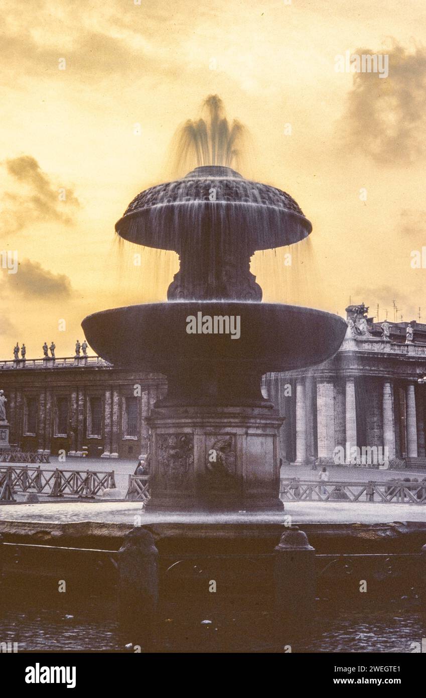 Fountain in St. Peter's Square in the 80s Stock Photo - Alamy