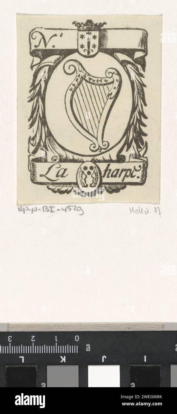 Trade label with a harp and the weapon of the city of Haarlem, Isaac ...