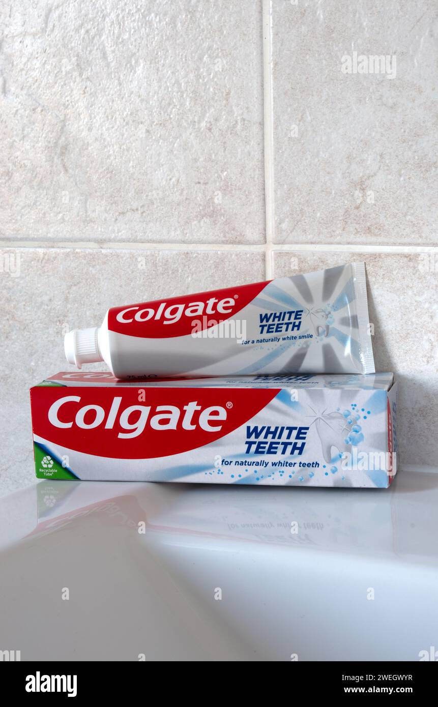 Toothpaste wash hand basin hi-res stock photography and images - Alamy