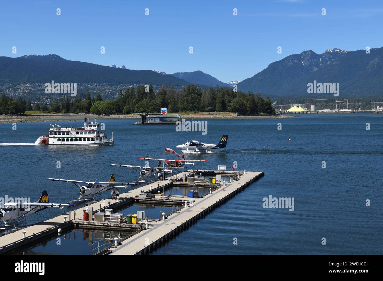 Seaplanes lined up at the pontoon in Vancouver Harbour, BC, Canada ...