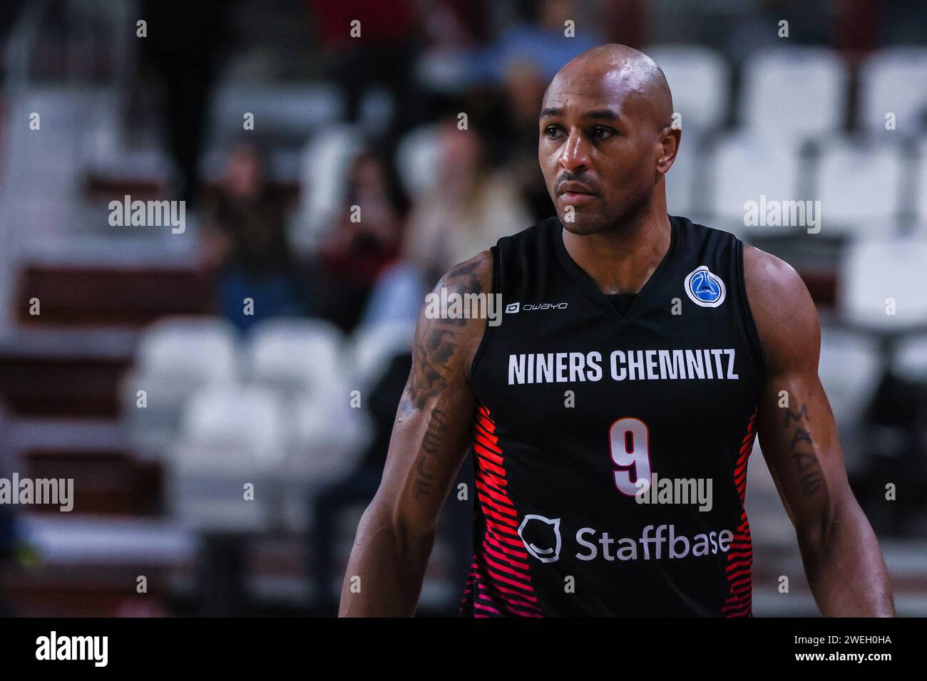 Deandre Lansdowne #9 of Niners Chemnitz looks on during FIBA Europe Cup ...