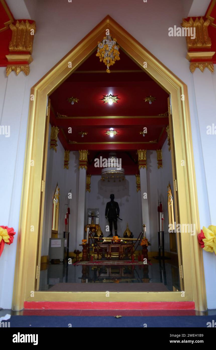 Naresuan shrine roundabout hi-res stock photography and images - Alamy