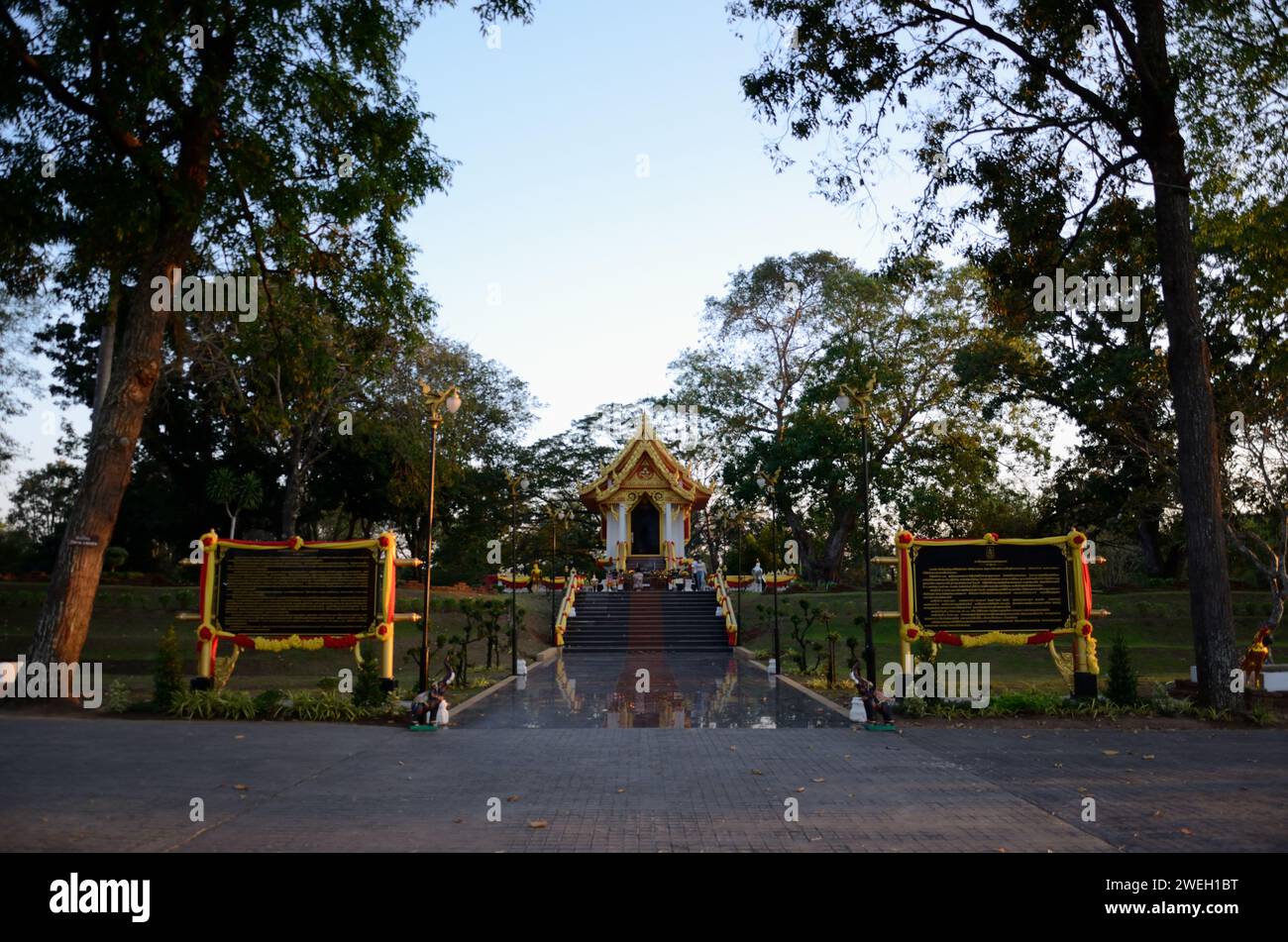 Somdej phra naresuan maharat shrine hi-res stock photography and images ...