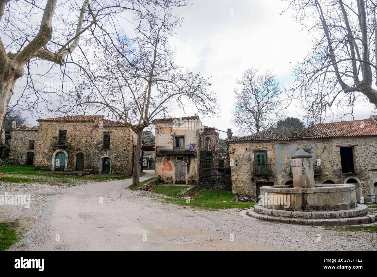 the uninhabited town of Roscigno Vecchio The central square with the ...