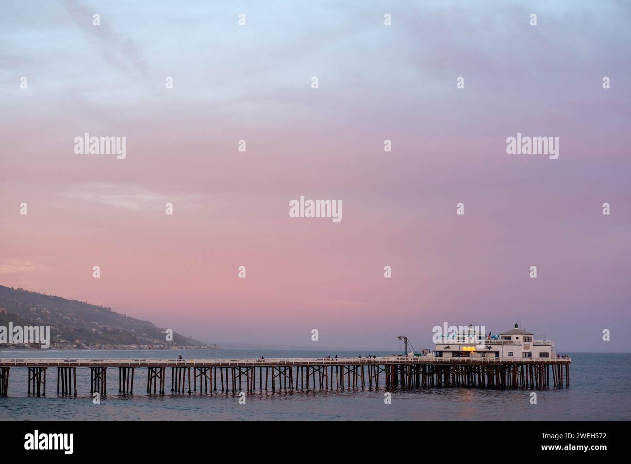 The sunsets on the Malibu Pier in Malibu, California Stock Photo - Alamy