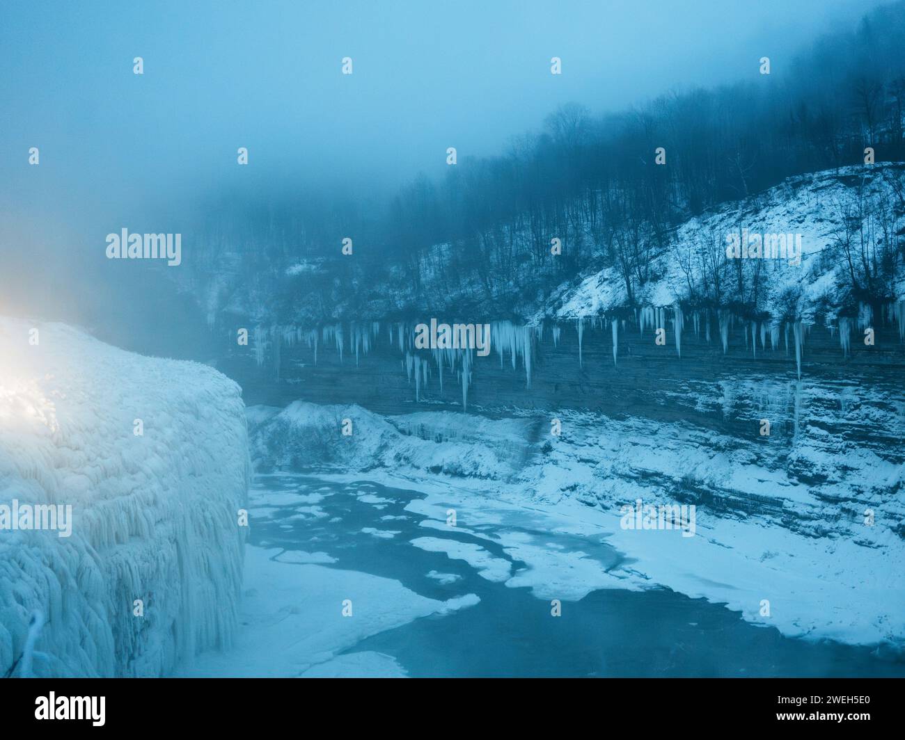 View of the icy Genesee River gorge in the winter, Letchworth State ...