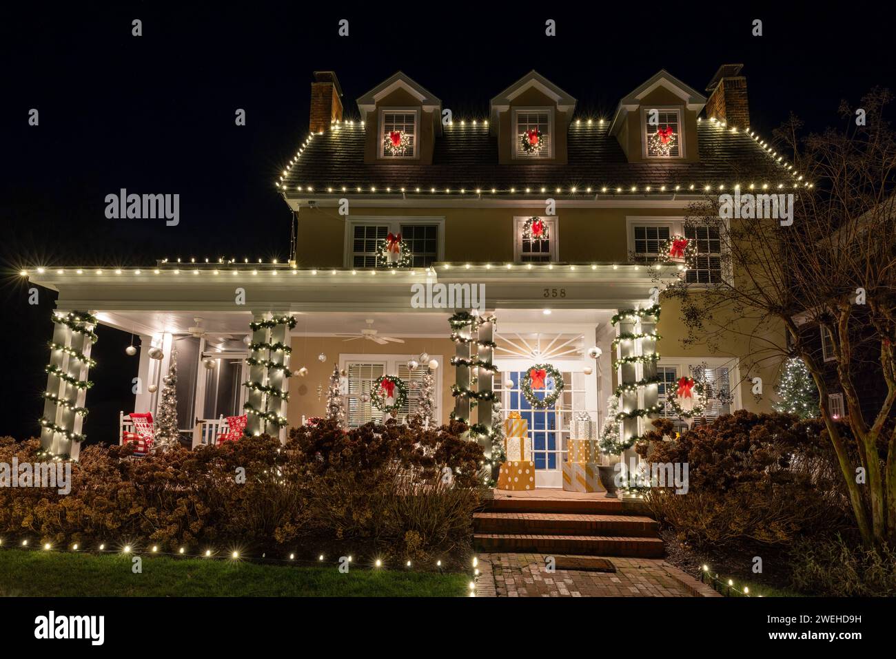House decorated for Christmas, Lewes, Delaware Stock Photo - Alamy