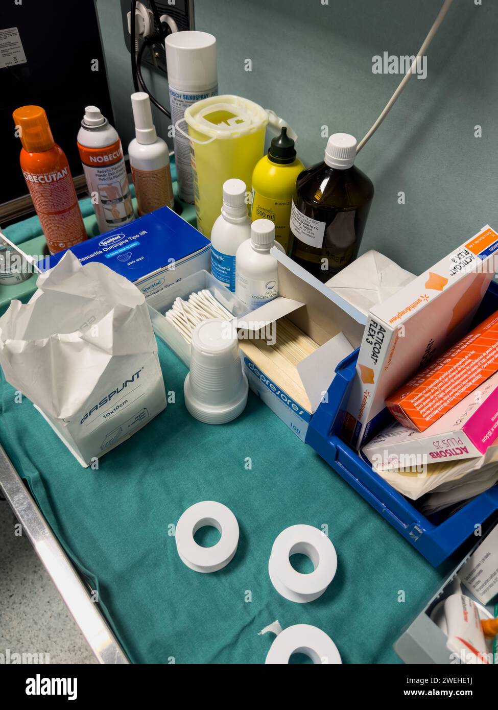 Medical equipment in hospital emergency room Stock Photo - Alamy Medical equipment in hospital emergency room Stock Photo - Alamy