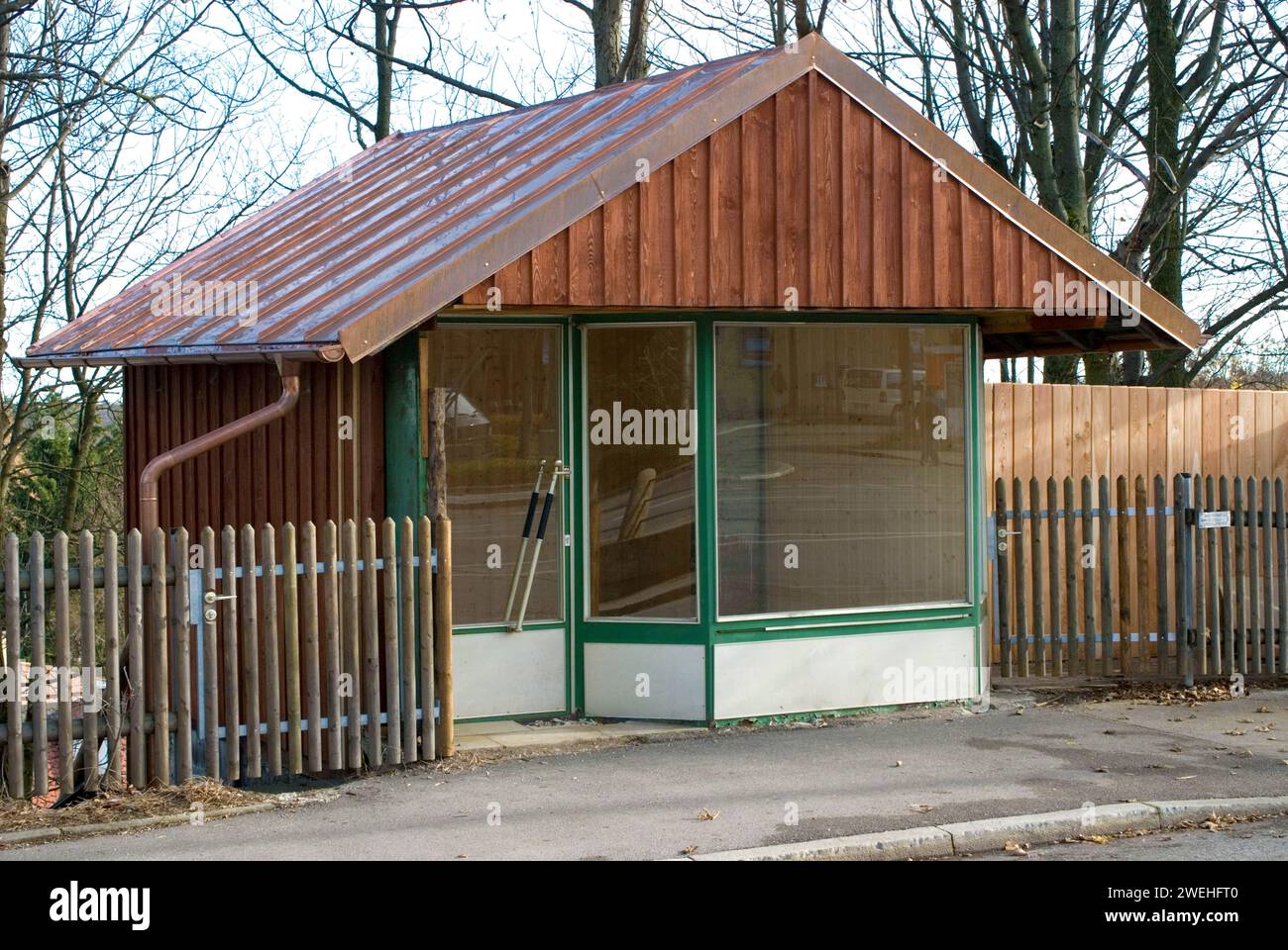 Vacant shop hi-res stock photography and images - Alamy