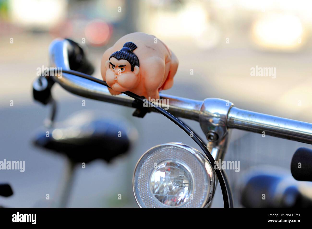 Sumo wrestler cartoon hi-res stock photography and images - Alamy