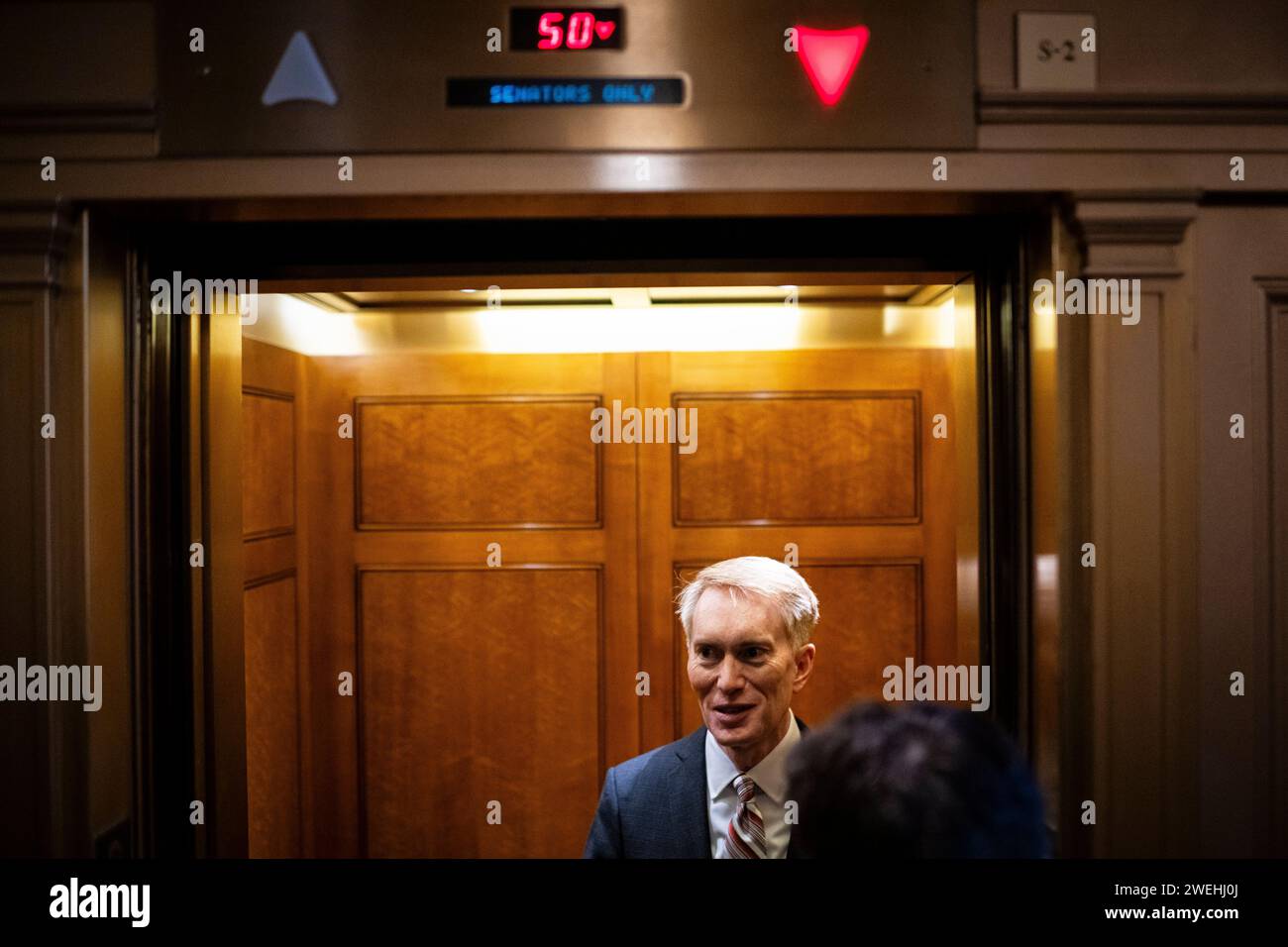 Washington, USA. 25th Jan, 2024. Senator James Lankford (R-OK) boards ...
