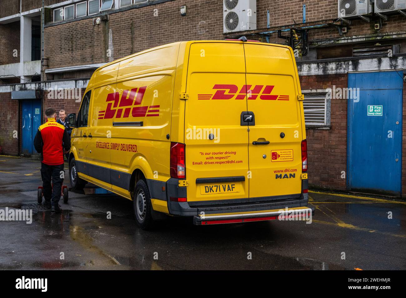 Parcel delivery van hi-res stock photography and images - Alamy