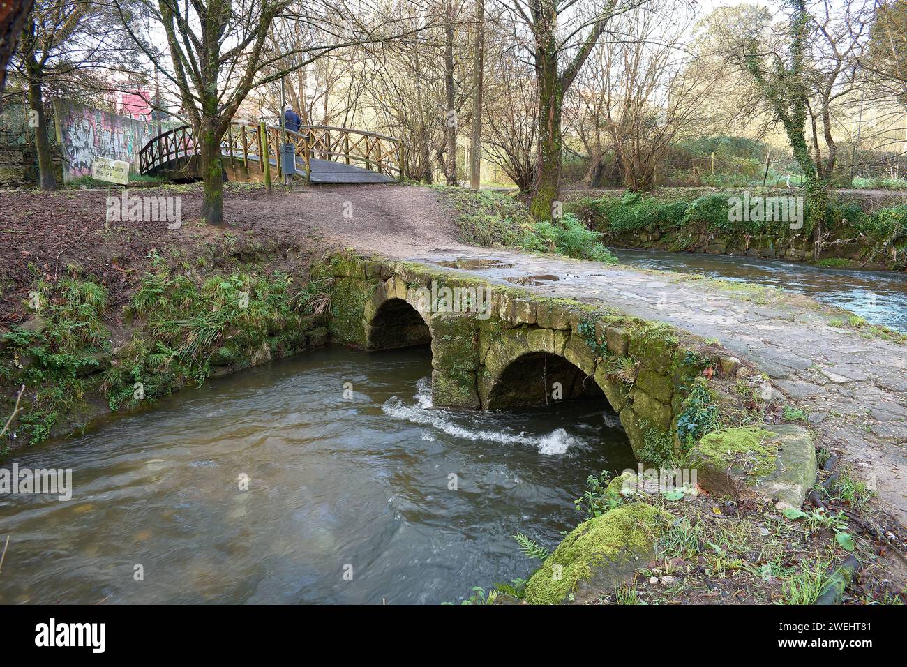 Curved bridge hi-res stock photography and images - Alamy