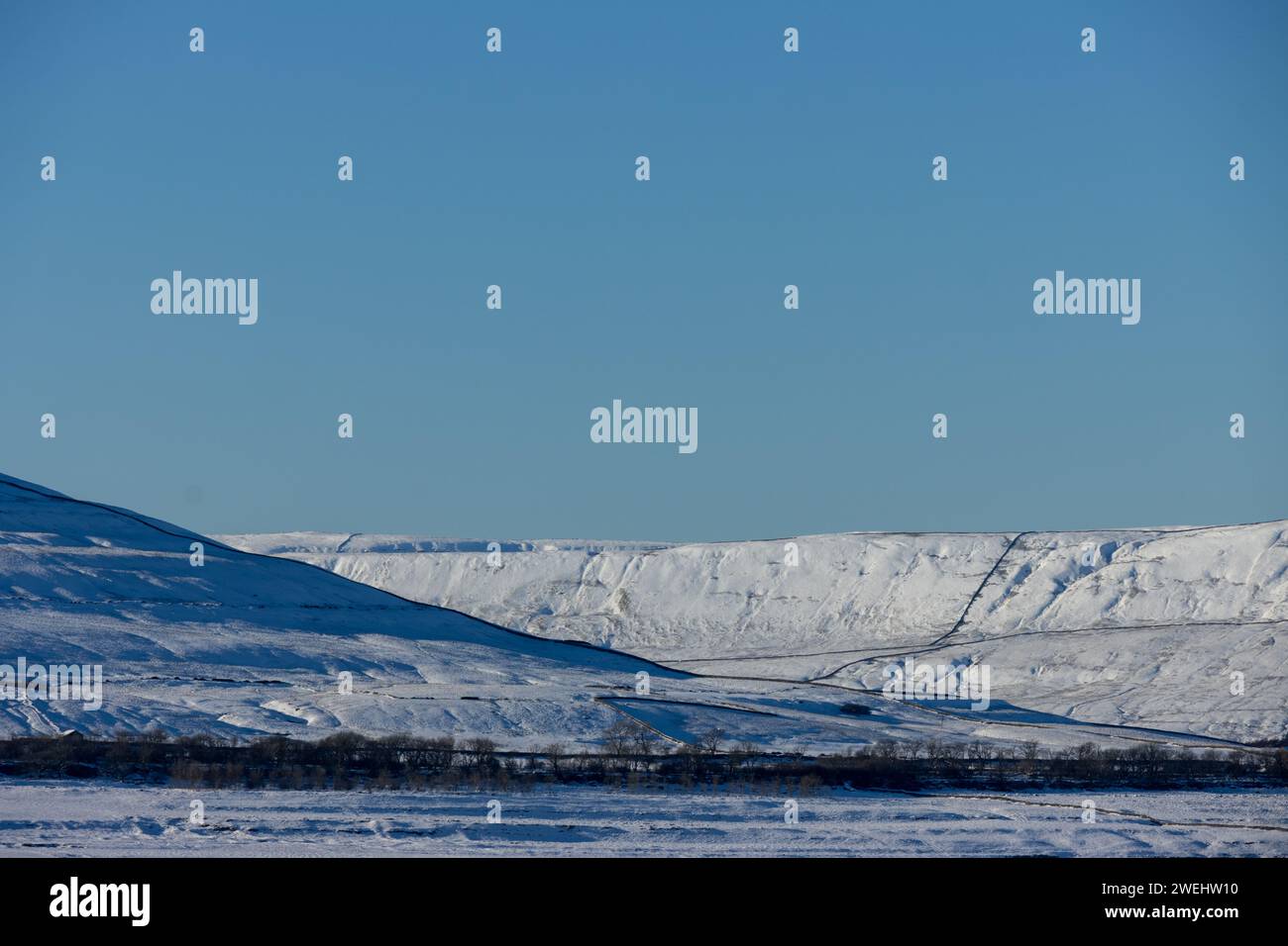 Beautiful snowy scenes in the Yorkshire Dales in England on a stunning ...