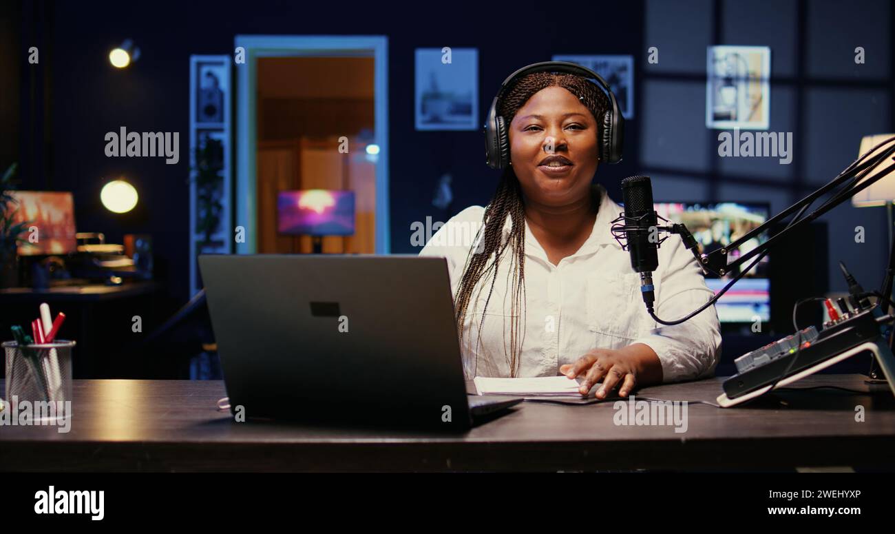 Intro tutorial hi-res stock photography and images - Alamy