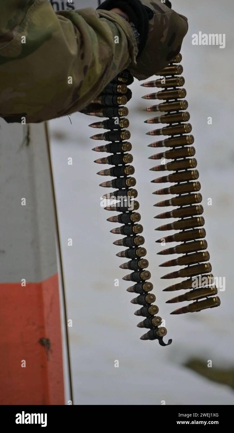 U.S. Soldiers with the Pennsylvania National Guard fire M240B machine ...