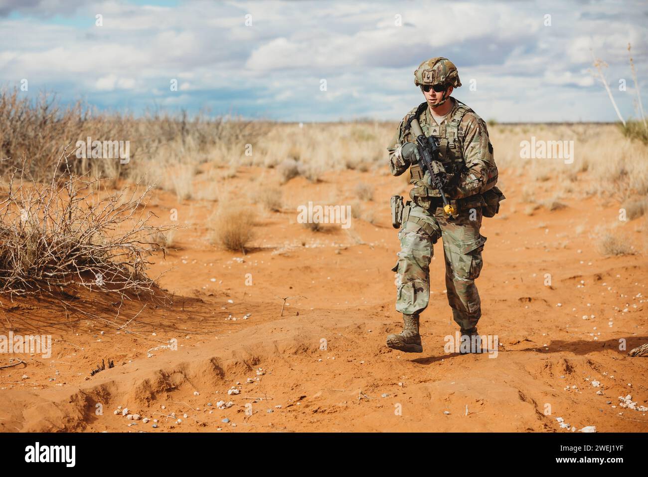 U.S. Soldiers with Bravo Company, 1st Battalion, 112th Infantry ...