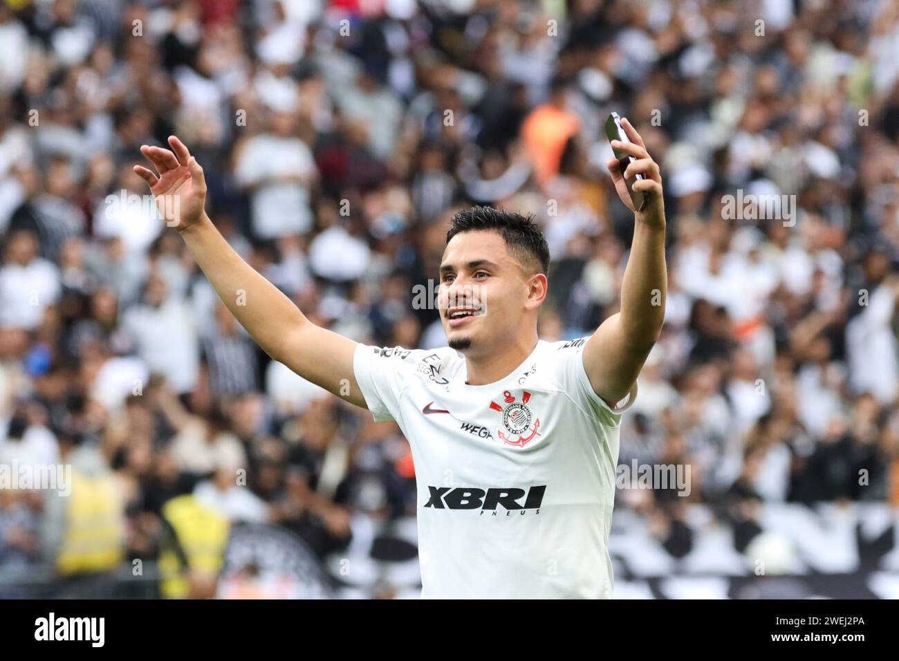 Thomas Agustin of Corinthians celebrates title after victory against ...