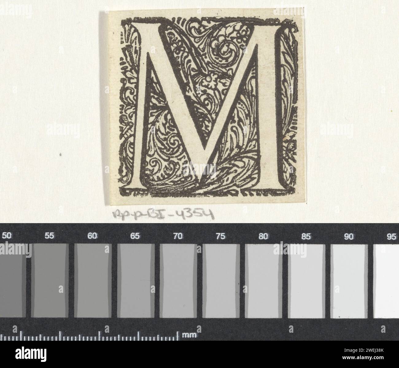 Letter M in an ornamented frame, Anonymous, 1600 - 1699 print paper ...