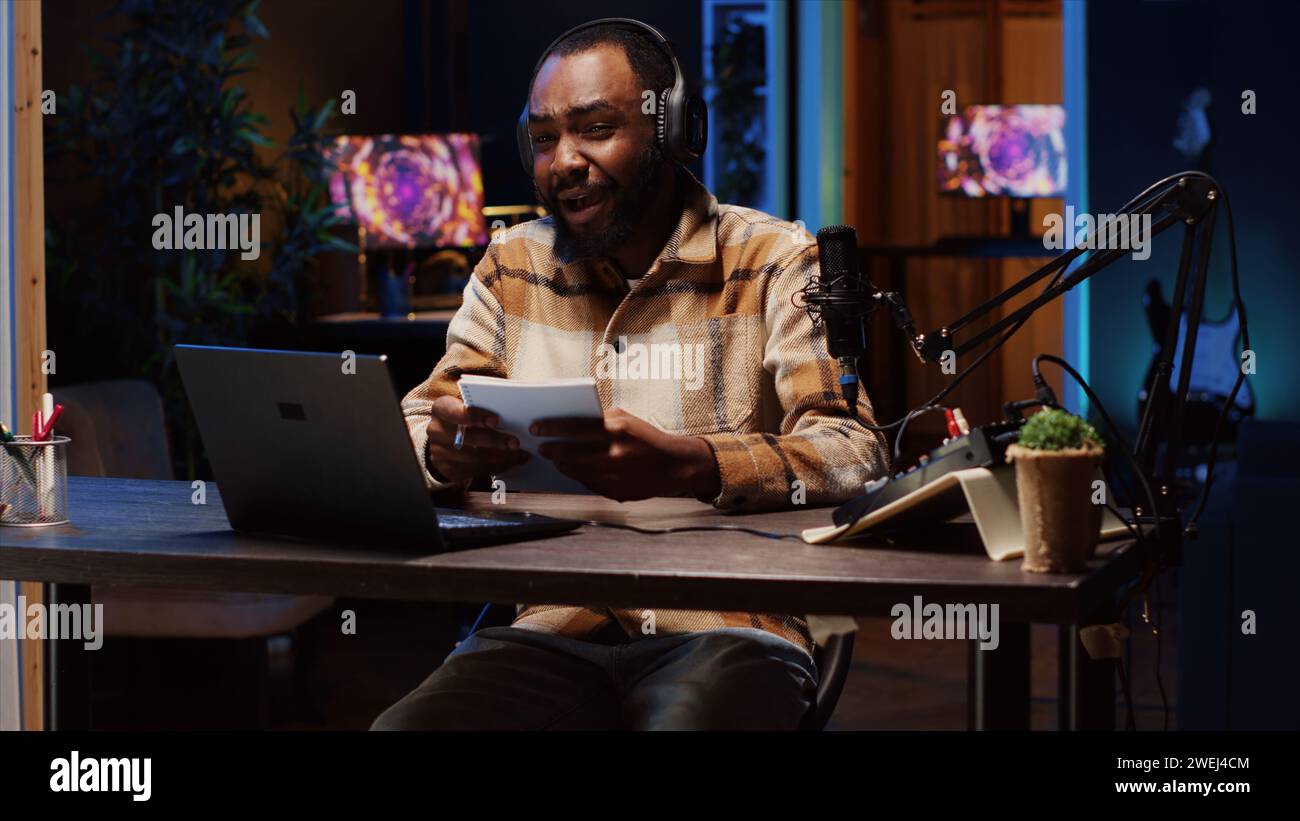 Intro tutorial hi-res stock photography and images - Alamy