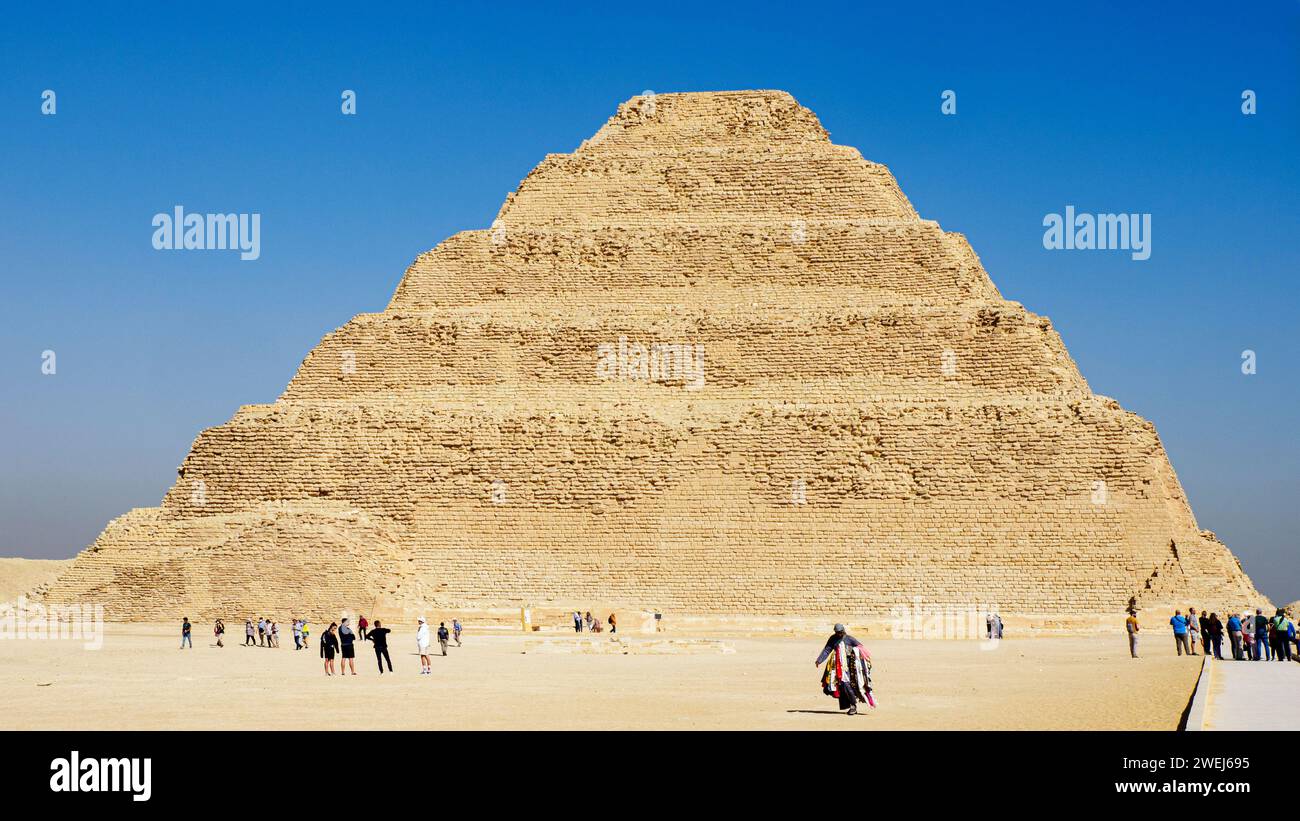Egyptian pyramid hi-res stock photography and images - Alamy