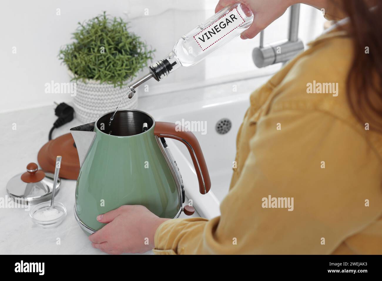 Woman vinegar bottle cleaner hi-res stock photography and images - Alamy