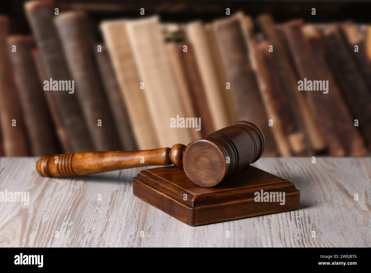 Judges reading law book hi-res stock photography and images - Alamy