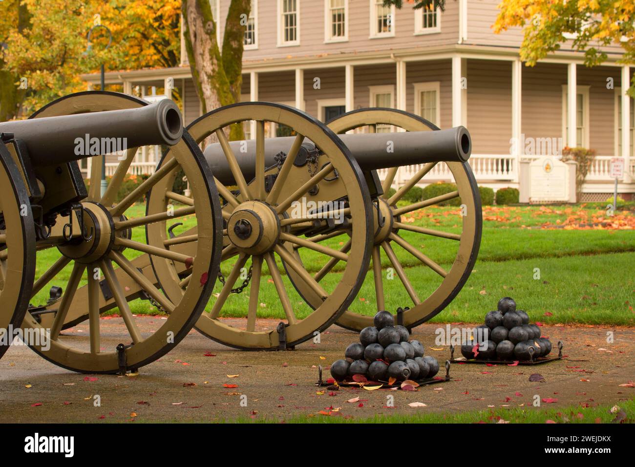 Napoleon 12 point light field cannon, Fort Vancouver National Historic ...
