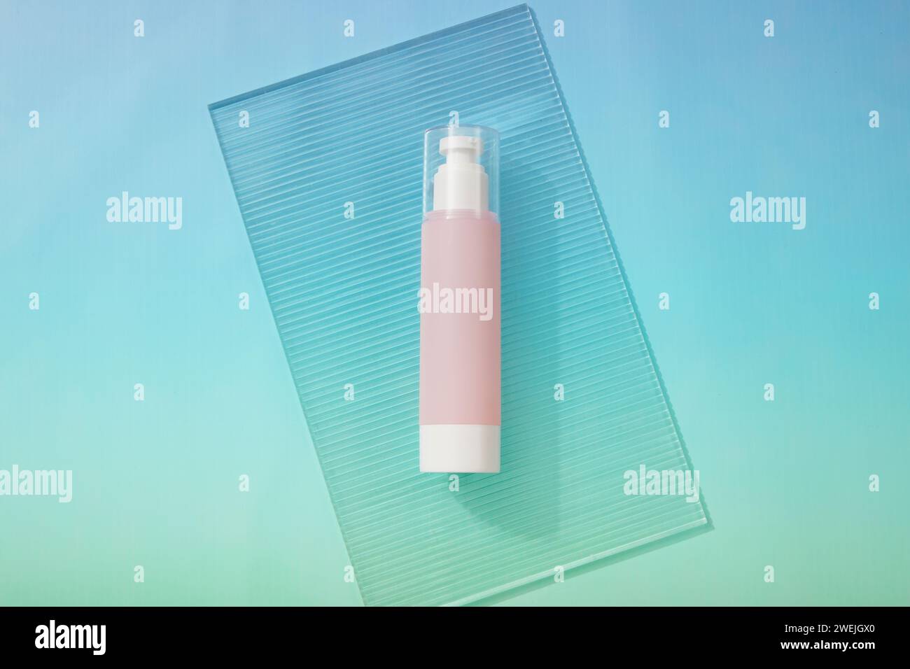 Mockup packaging cosmetic pink bottle for cosmetics product designs ...