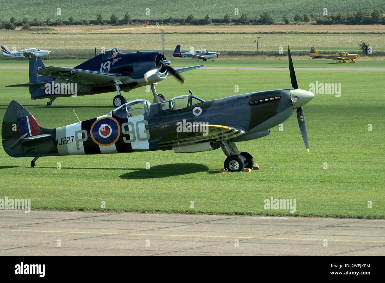 Spitfire remembrance hi-res stock photography and images - Alamy