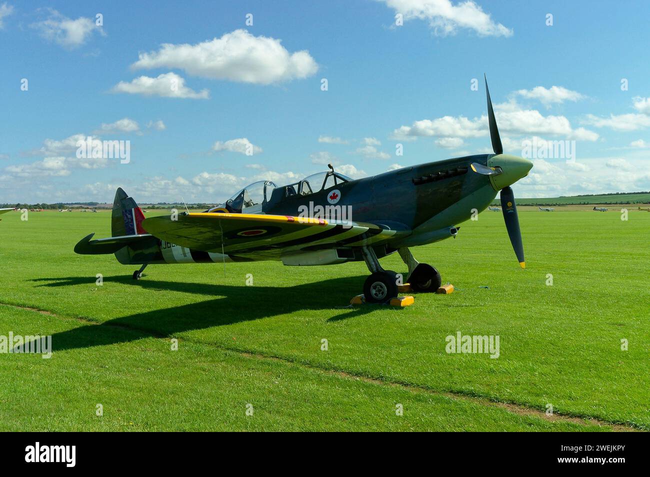 Spitfire turn hi-res stock photography and images - Alamy