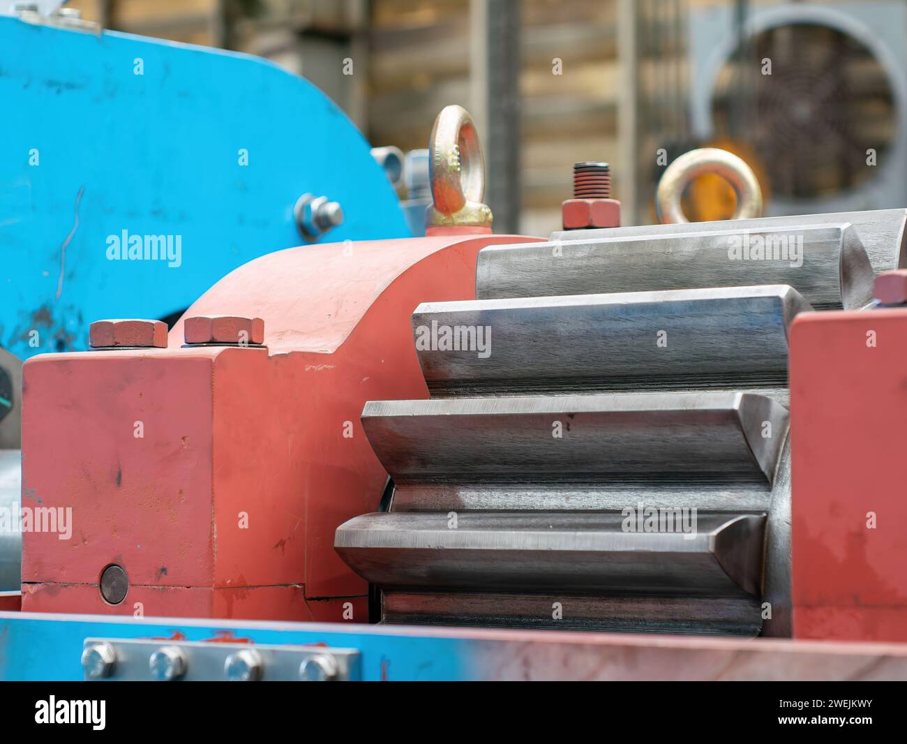 Heavy duty transmission gear of a twin screw press for pressing of ...