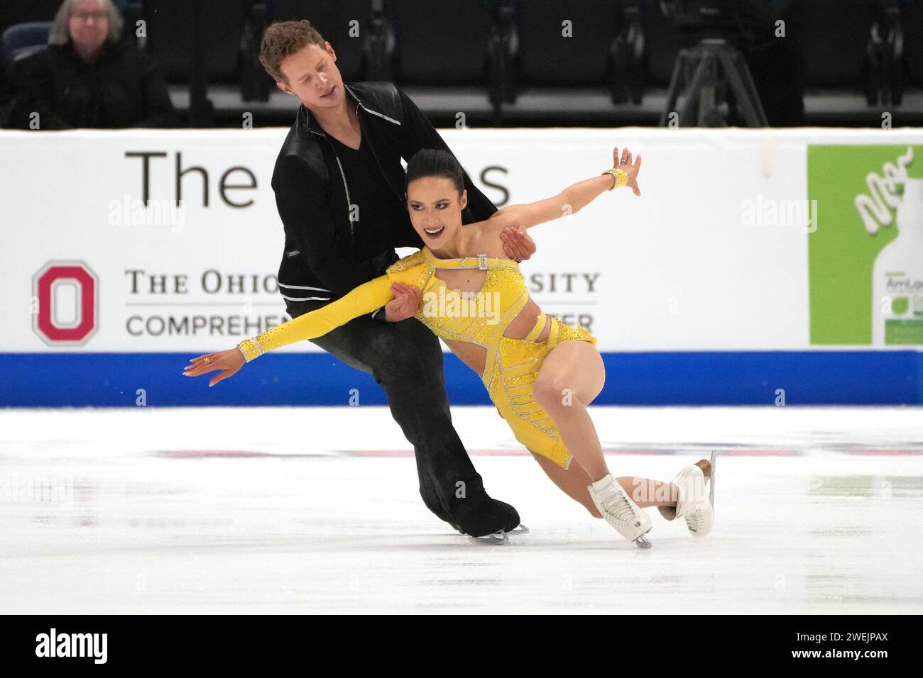 COLUMBUS, OH - JANUARY 25: Madison Chock and Evan Bates skate during ...