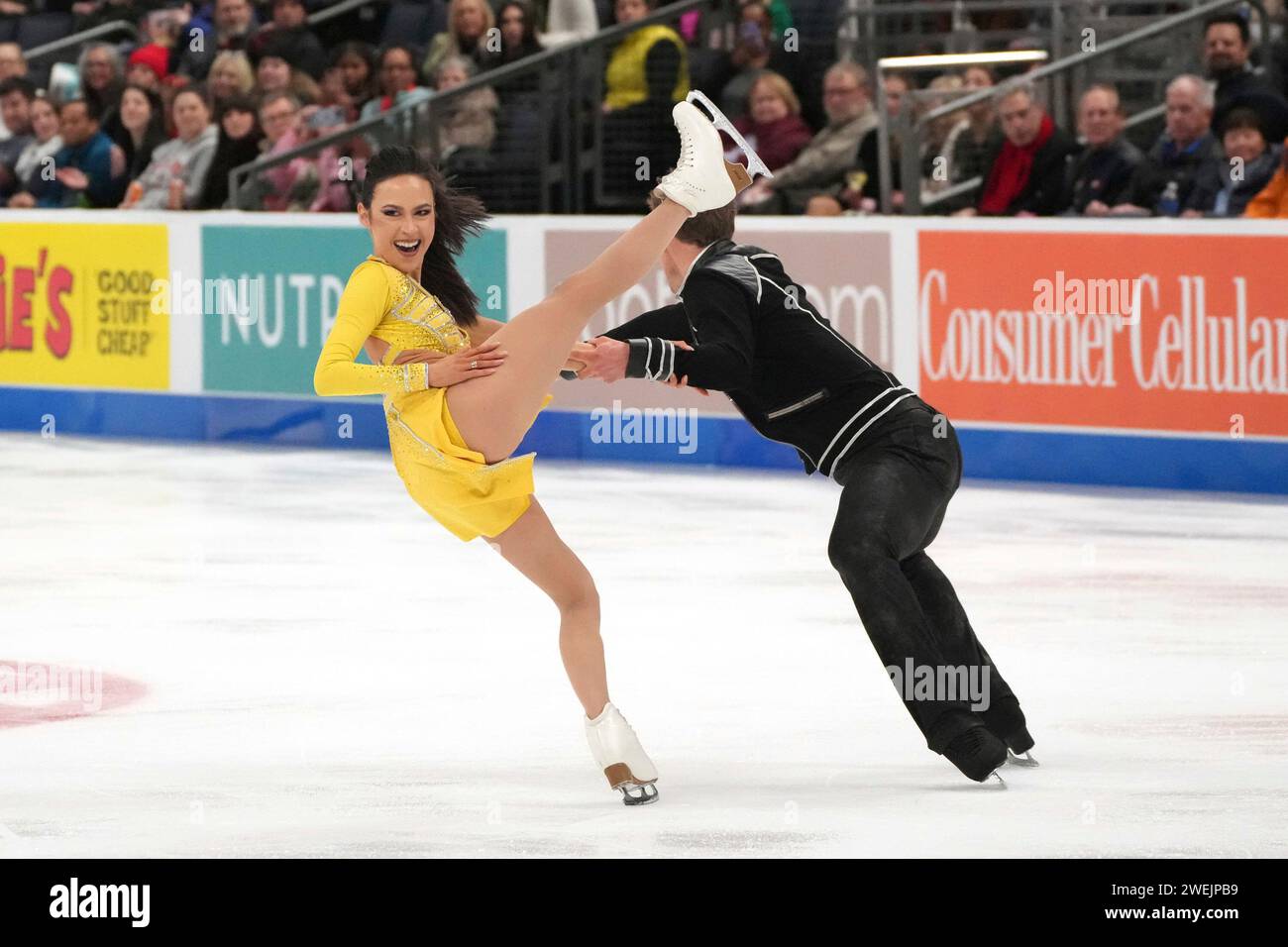 COLUMBUS, OH - JANUARY 25: Madison Chock and Evan Bates skate during ...