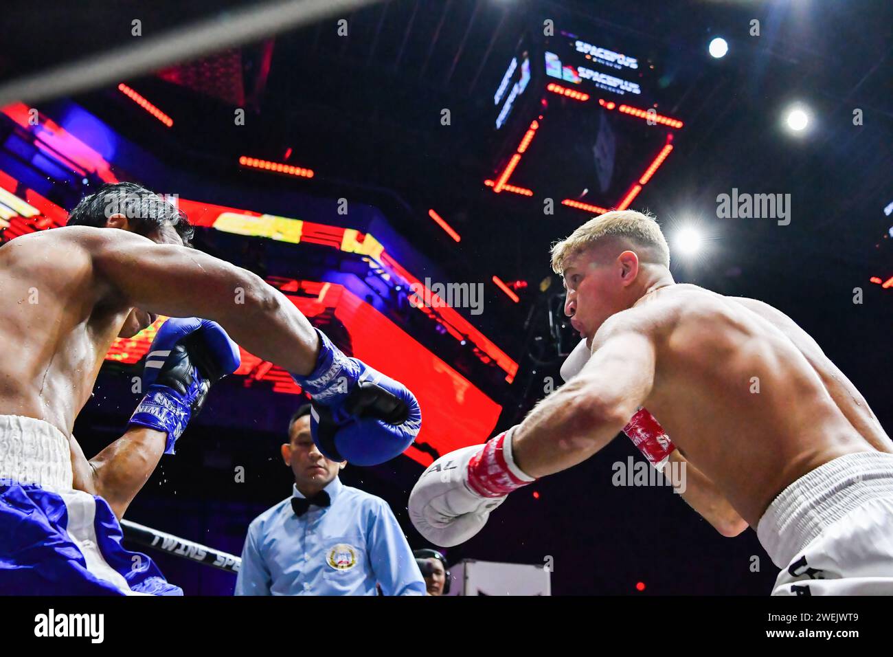 Bangkok, Thailand. 25th Jan, 2024. Russian professional boxer and ...
